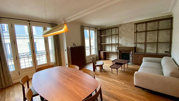 Appartement à louer - Ecole Militaire, Paris ème arrondissement - 2 pièces - 1 chambre