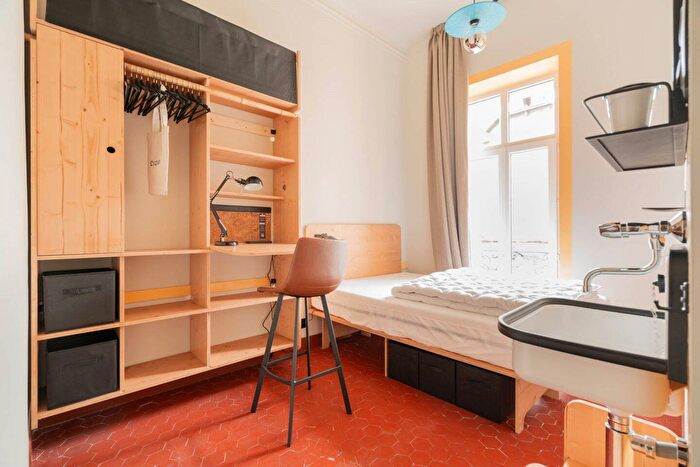 Appartement à louer - La Blancarde, Marseille ème arrondissement - 6 pièces - 6 chambres