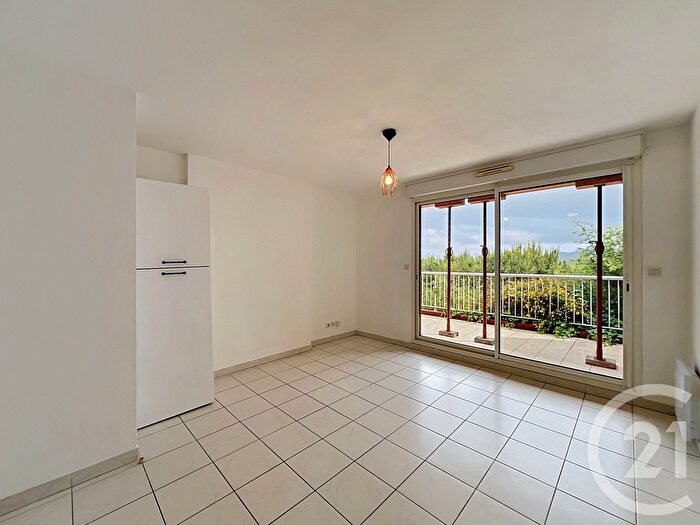 Appartement à louer - Mandelieu-la-Napoule, Les Termes - 2 pièces - 1 chambre