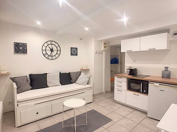 Appartement à louer - Zone Pietonne, Avignon - 1 pièce