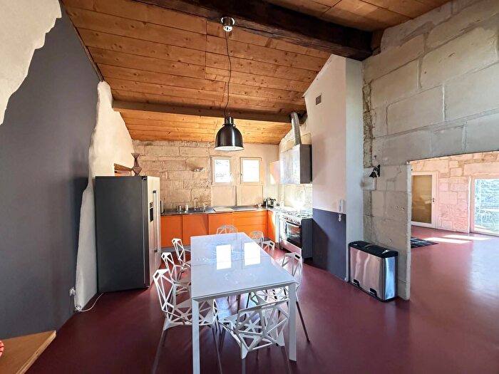 Centre Ville-La Roquette, Arles : Maison 5 pièces à louer