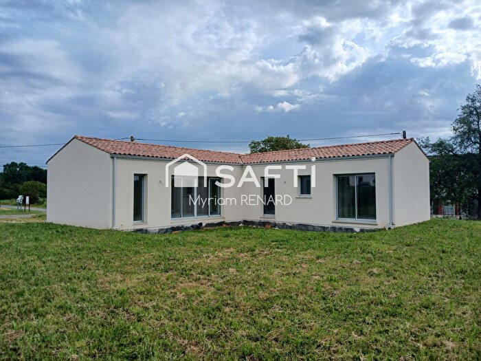 Maison 4 pièces à vendre à Écoyeux