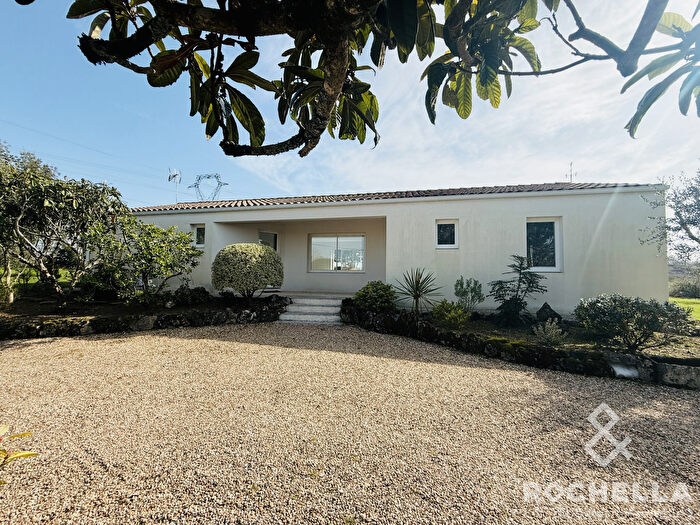 Asnières-la-Giraud : Maison 4 pièces à vendre