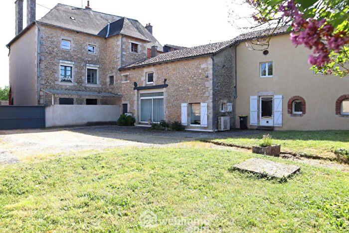 Maison 16 pièces à Lussac-les-Châteaux, à vendre