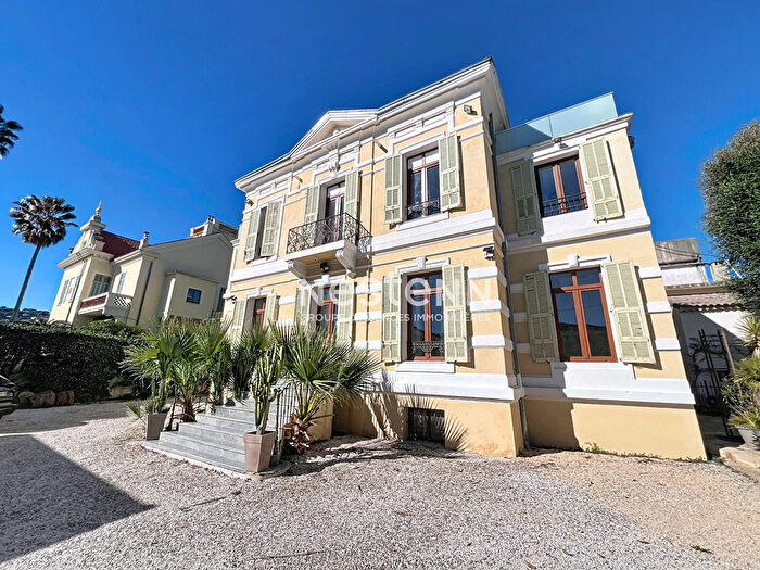 Maison à vendre - Vallauris, Golfe Juan, Vieux Port - 17 pièces - 8 chambres