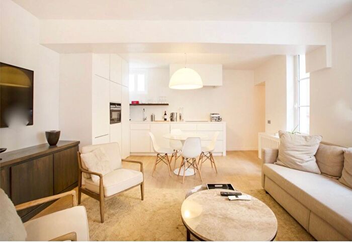 Appartement à louer - Monnaie, Paris ème arrondissement - 2 pièces - 1 chambre