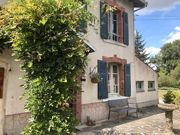 Maison à vendre - Azat-le-Ris - 8 pièces - 3 chambres