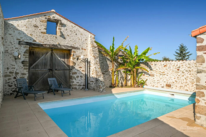 Maison à vendre - Le Poiré-sur-Vie - 5 pièces - 4 chambres