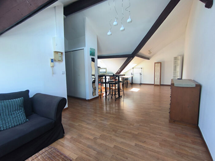 Lille, Wazemmes : Appartement 2 pièces à louer