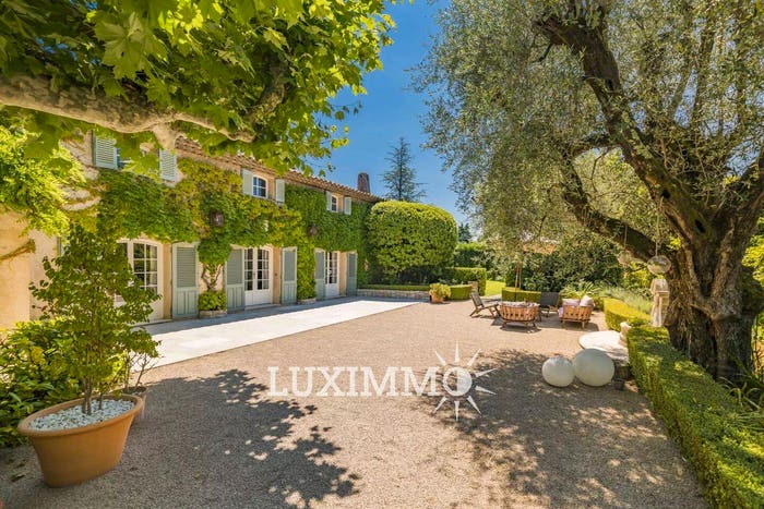Maison 8 pièces à Village-Le Val-Cabrieres, Mougins, à louer