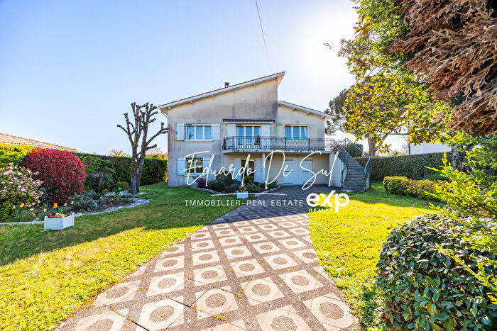 Maison à vendre - Pessac, Le Monteil - 8 pièces - 5 chambres