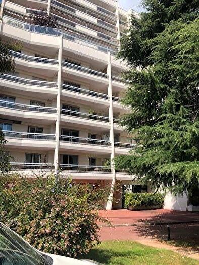 Appartement à louer - Porte de Nogent, Nogent-sur-Marne - 2 pièces - 1 chambre