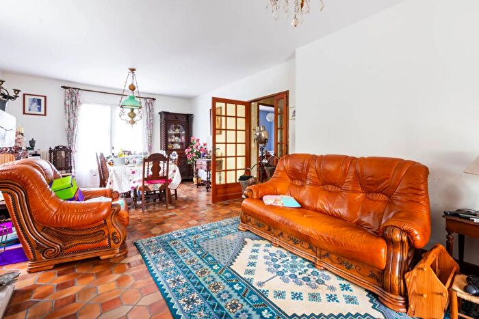 Maison à vendre - Le Mesnil-Saint-Denis - 10 pièces - 5 chambres