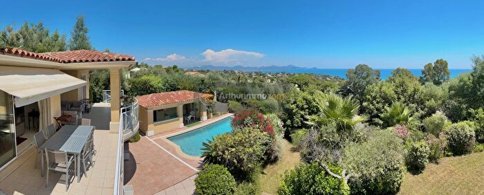 Maison à vendre - Roquebrune-sur-Argens - 7 pièces - 5 chambres