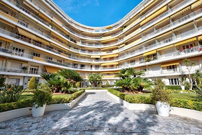 Appartement à louer - Masséna, Nice - 3 pièces - 2 chambres