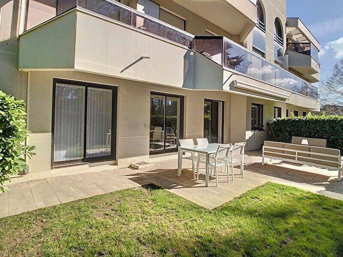 Appartement à louer - Le-Perollier, Écully - 5 pièces - 4 chambres