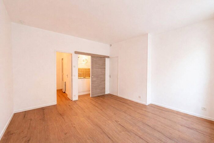 Appartement à louer - Mairie-Centre Nord, Nemours - 1 pièce