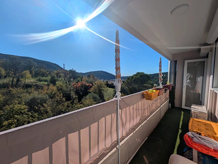 Appartement à vendre - La Trinité - 4 pièces - 3 chambres