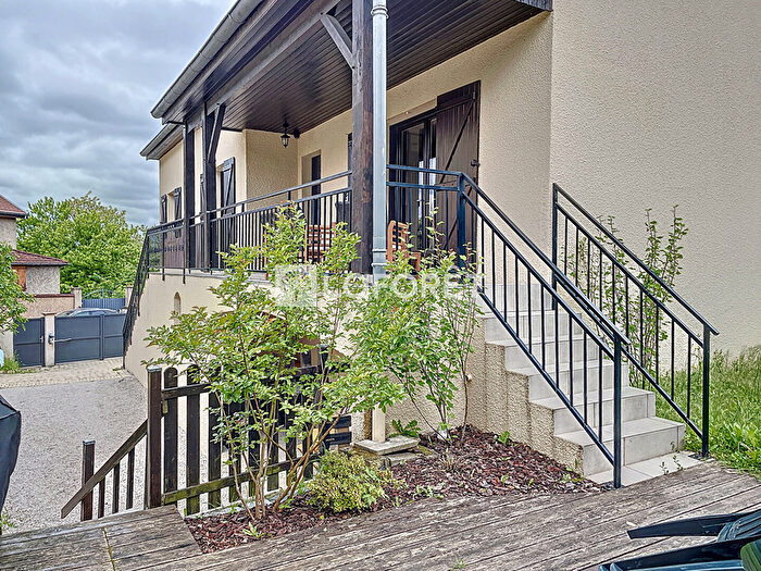 Maison à louer - Neuville-sur-Saône - 5 pièces - 3 chambres