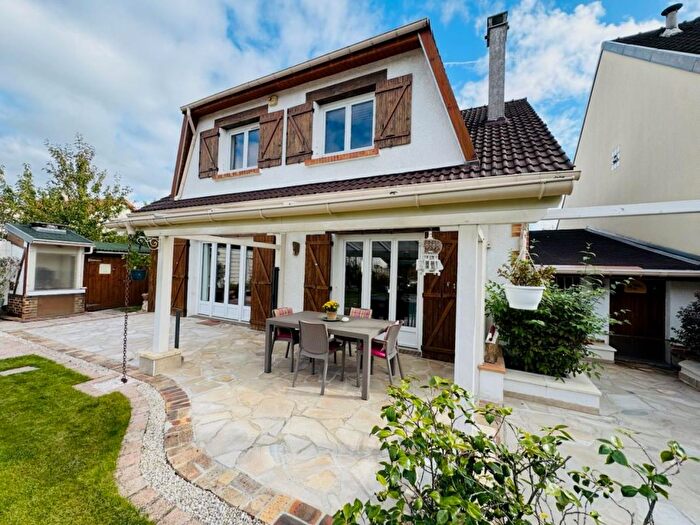 Maison à vendre - Chelles, Noue-Brossard, Perichelles, Bel Air, Clos Roger - 7 pièces - 5 chambres