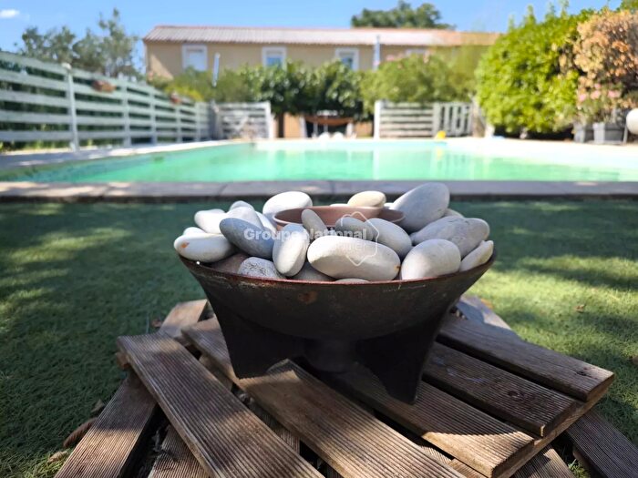 Maison à vendre - Carpentras, Sud - 12 pièces - 8 chambres