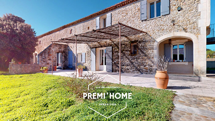 Maison à vendre - Aureille - 8 pièces - 5 chambres