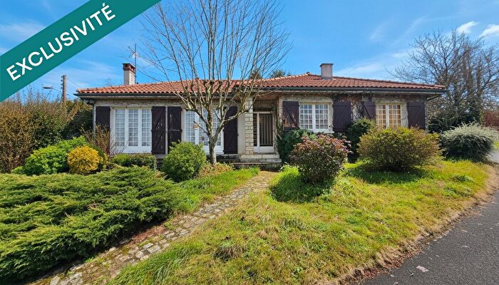 Maison à vendre - Lussac-les-Châteaux - 5 pièces - 3 chambres