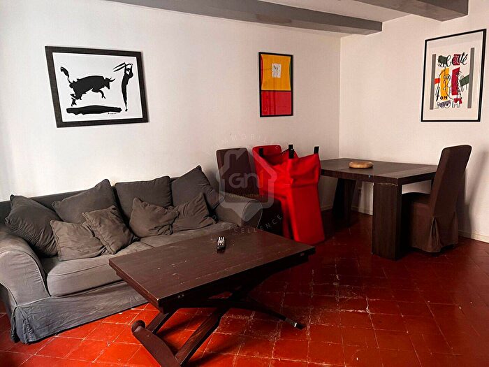 Maison 3 pièces à Centre Ville-Mejan-La Cité, Arles, à louer