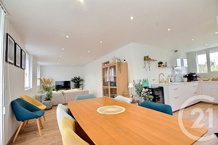 Maison à vendre - Saint-Denis-sur-Loire - 4 pièces - 3 chambres