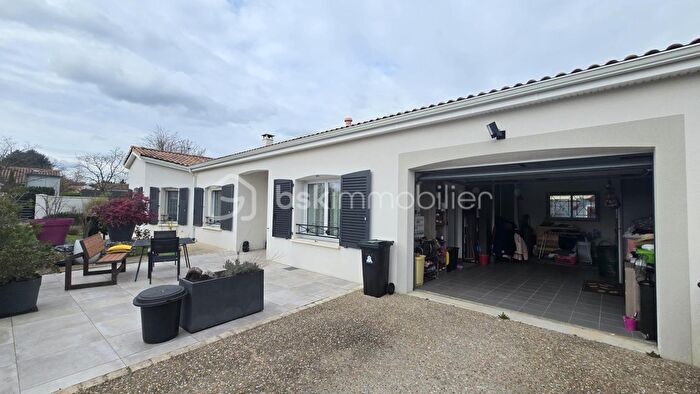 Maison à vendre - Jonzac - 5 pièces - 3 chambres