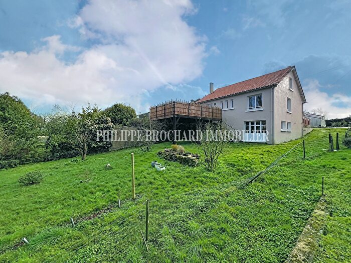 Maison à vendre - Chaillé-sous-les-Ormeaux - 6 pièces - 4 chambres