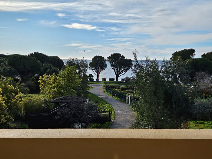 Appartement à louer - Roquebrune-sur-Argens - 2 pièces - 1 chambre