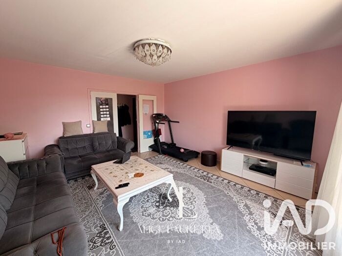 Mantes-la-Jolie, Val Fourré : Appartement 4 pièces à vendre