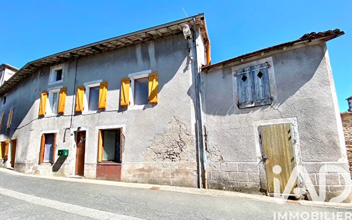 Maison à vendre - Bertignat - 5 pièces - 2 chambres