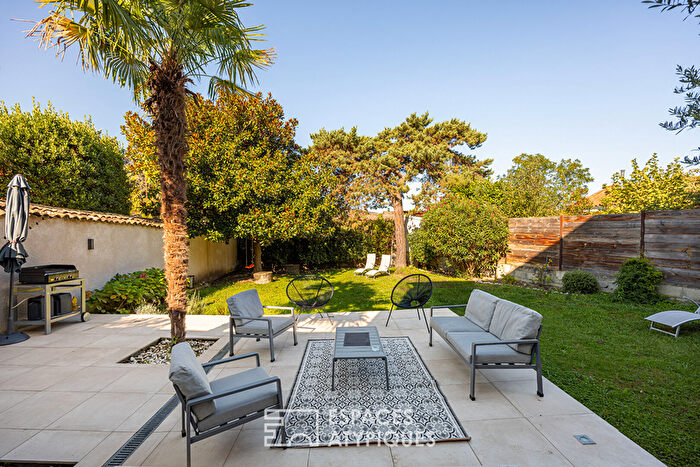 Maison à vendre - Fontaines-sur-Saône - 6 pièces - 5 chambres