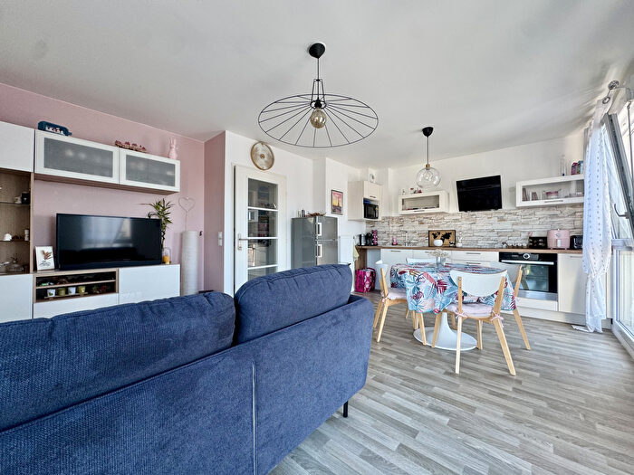 Appartement à vendre - Louvres - 3 pièces - 2 chambres