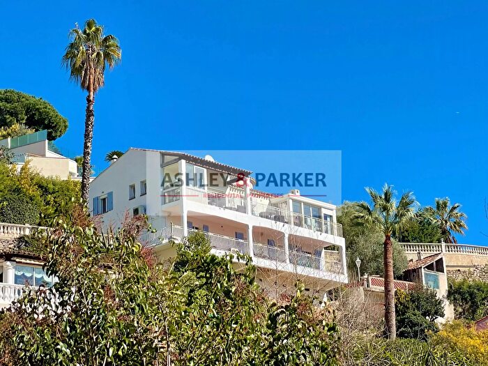 Maison à vendre - Vallauris, Pertuades - 6 pièces - 4 chambres