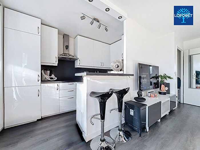 Appartement à vendre - Champs-sur-Marne, Centre-ville - 2 pièces - 1 chambre