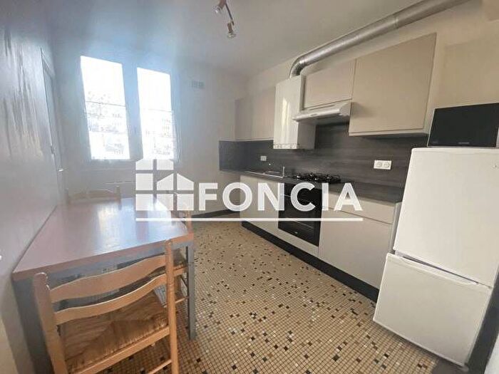 Appartement à louer - Haute Follis-Saint Martin, Laval - 1 pièce