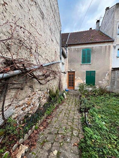 Maison à louer - Crouttes-sur-Marne - 3 pièces - 2 chambres