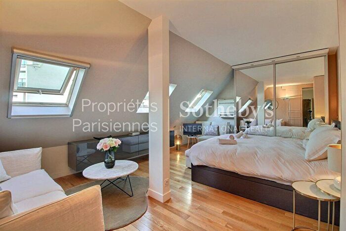 Appartement à louer - Saint Philippe du Roule, Paris ème arrondissement - 2 pièces - 1 chambre