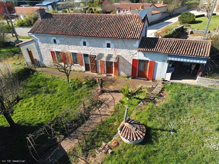 Maison 4 pièces à Civray, à vendre