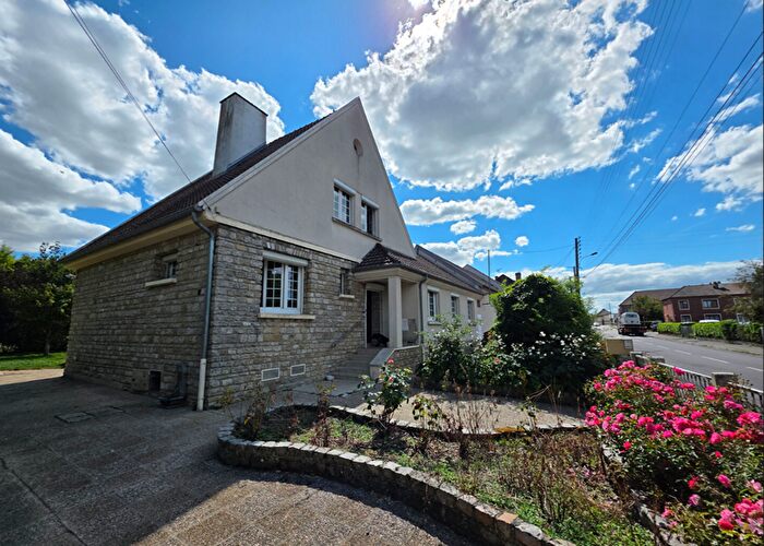 Aumale : Maison 9 pièces à vendre