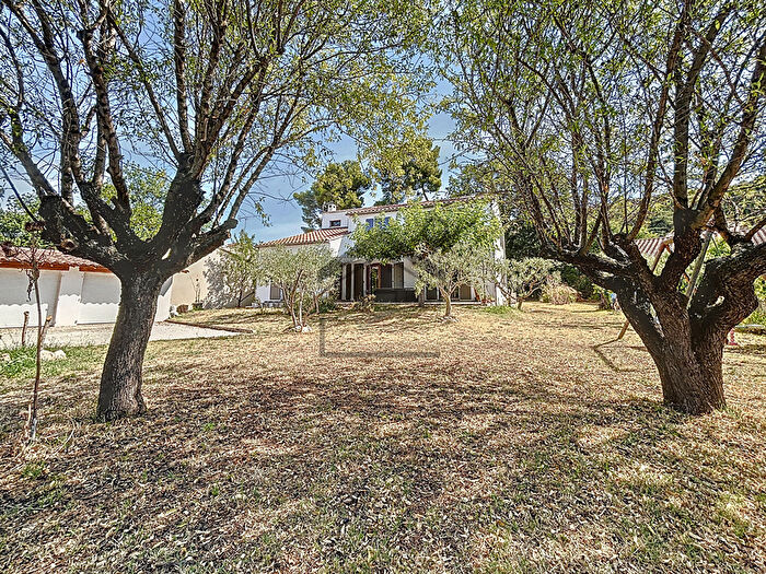 Maison à vendre - Vitrolles, Centre-ville, Roucas, Les Pins, Le Liourat - 7 pièces - 5 chambres