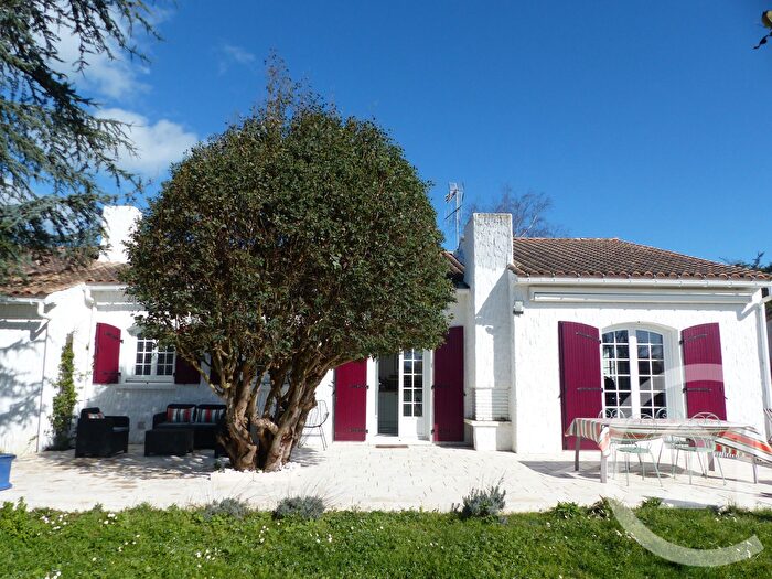 Lîle-dOlonne : Maison 5 pièces à louer