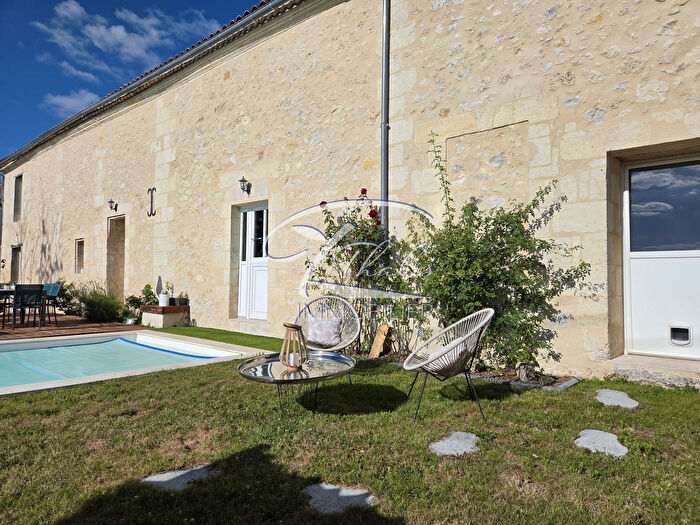 Villegouge - Maison 9 pièces à vendre