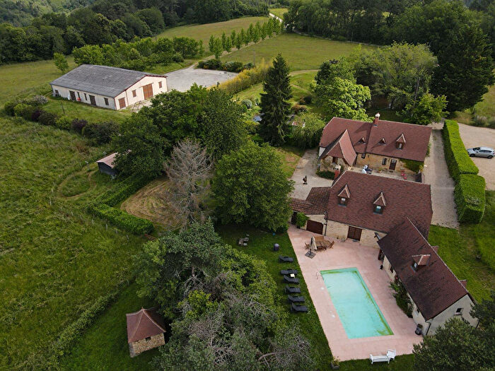 Maison à vendre - Les Eyzies-de-Tayac-Sireuil - 9 pièces - 6 chambres