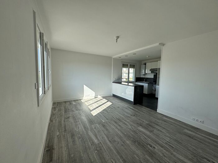 Appartement à louer - Bordeaux, Grand Parc - 4 pièces - 3 chambres