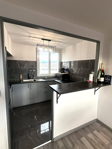 Appartement à louer - Marseille e  - 3 pièces - 2 chambres