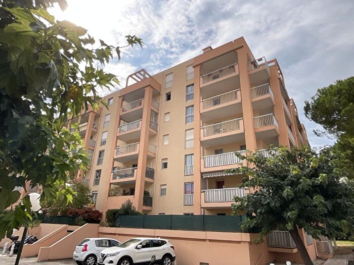 Cagnes-sur-Mer, La Gare, Les Plans, Hippodrome - Appartement 1 pièce à louer